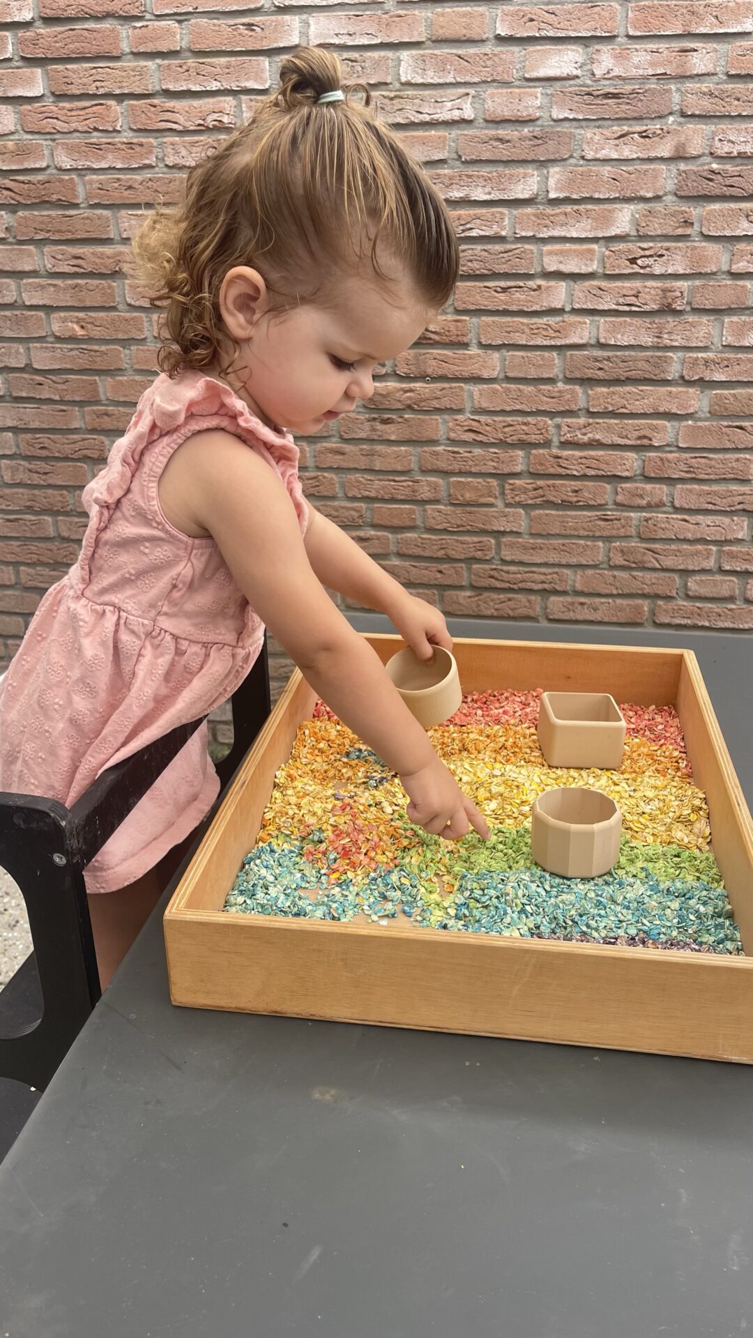 DIY: gekleurde havermout maken voor sensory play / sensorisch spel ...