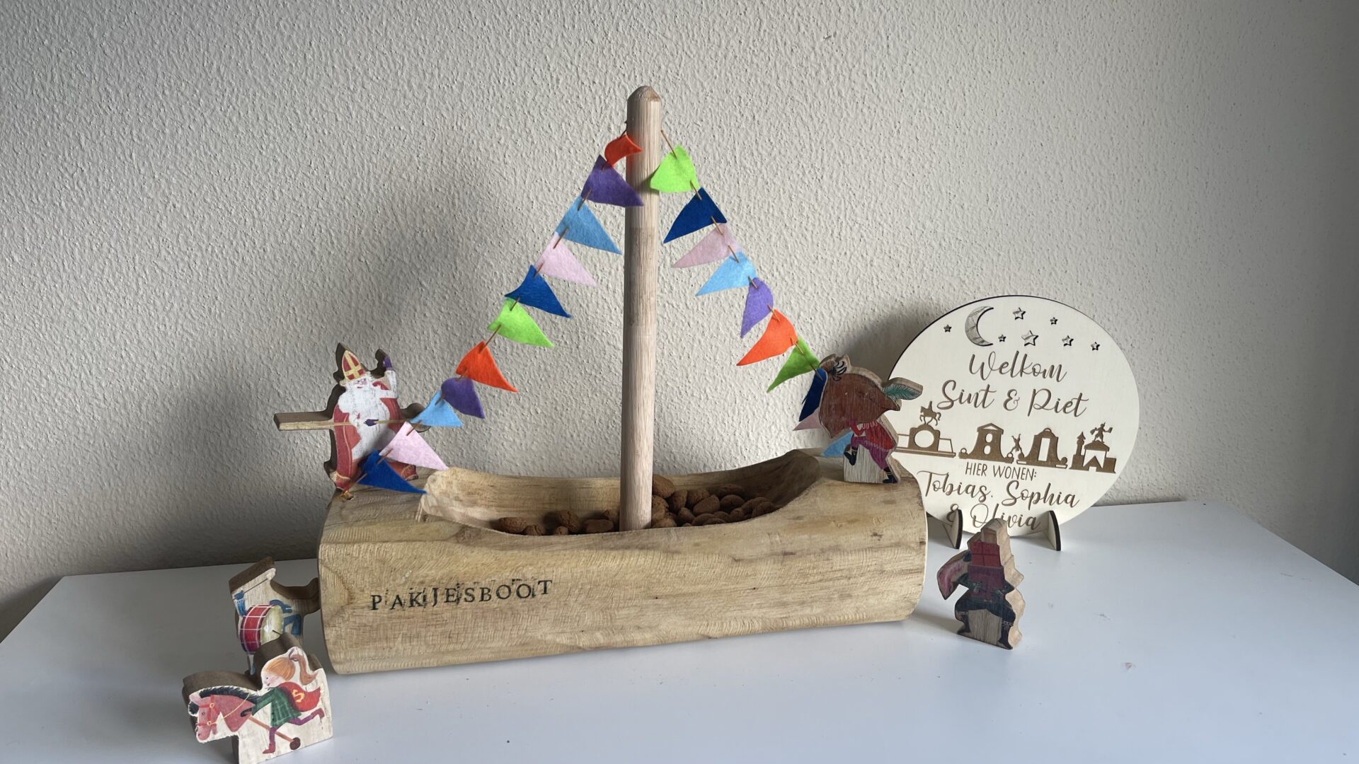 DIY: Maak je eigen houten pakjesboot voor Sinterklaas ...